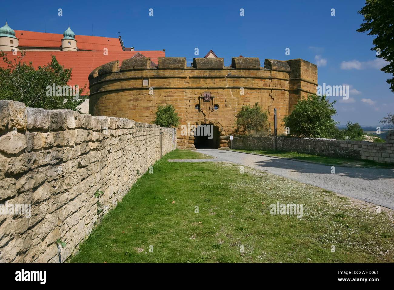 Kapfenburg Castle, architecture, access to the castle courtyard ...
