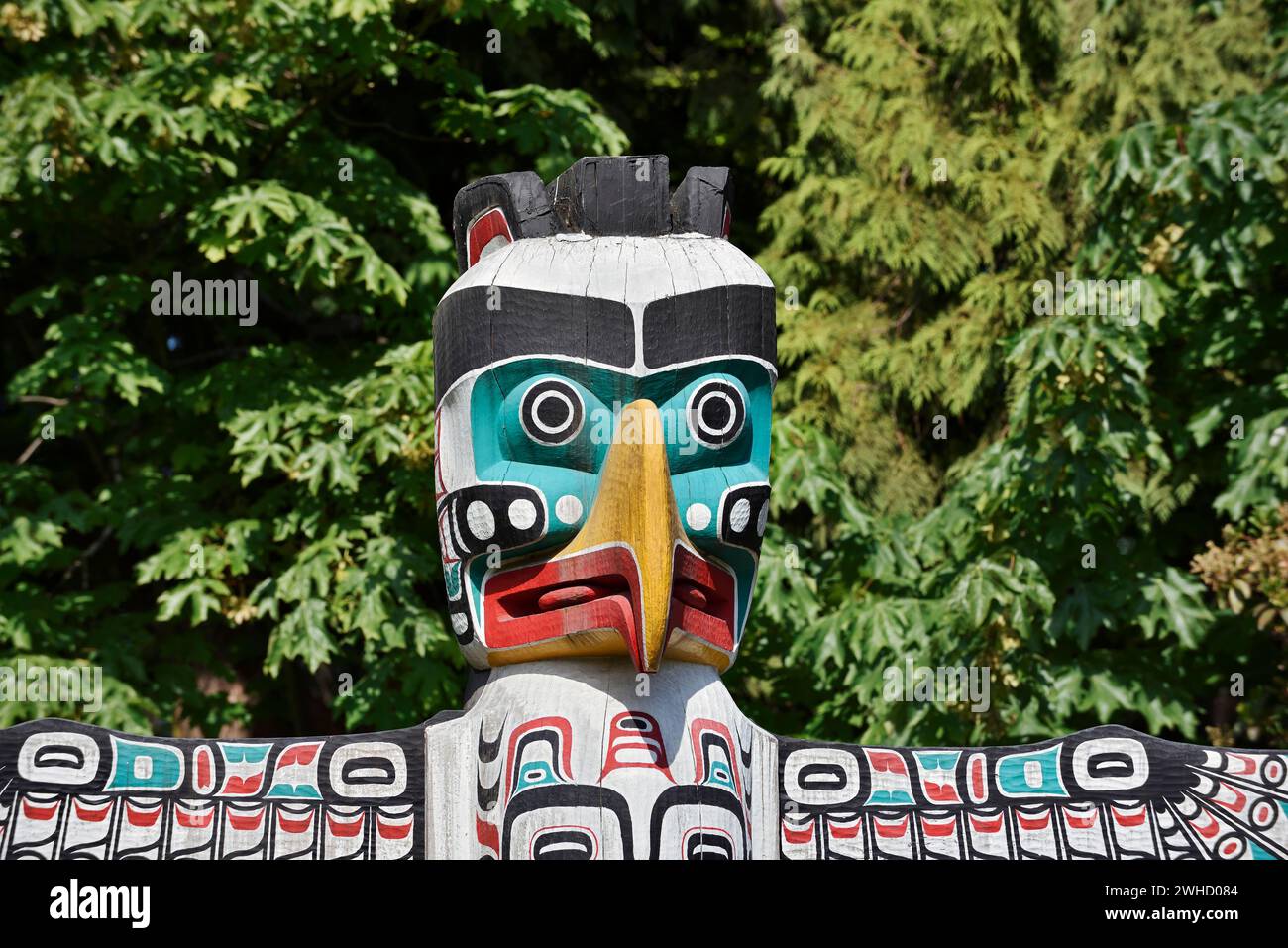Totem Pole, Thunderbird House Post Totem Pole, Stanley Park, Vancouver ...