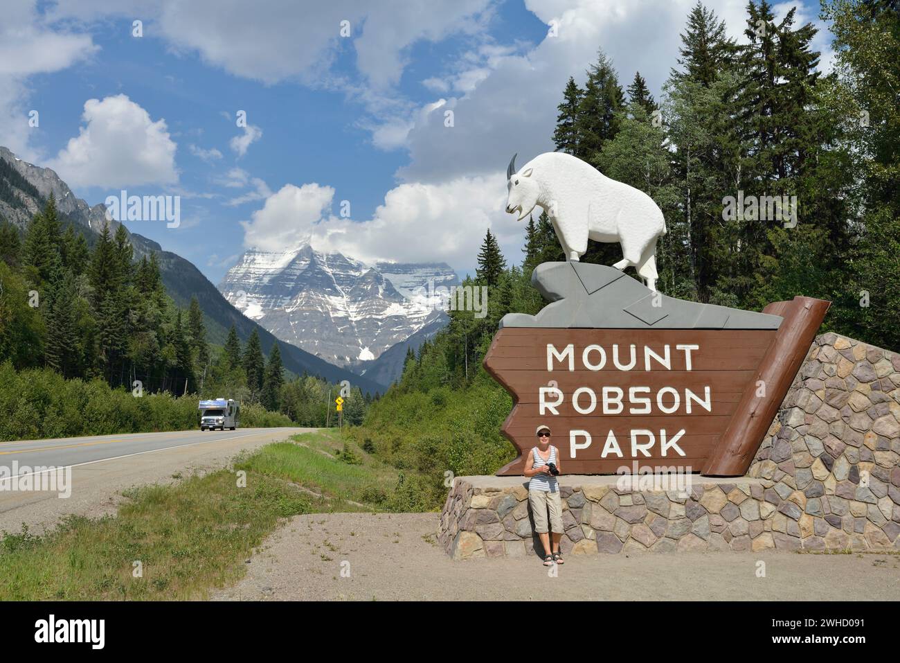 Sign with snow goat sculpture at the park entrance in front of Mount ...
