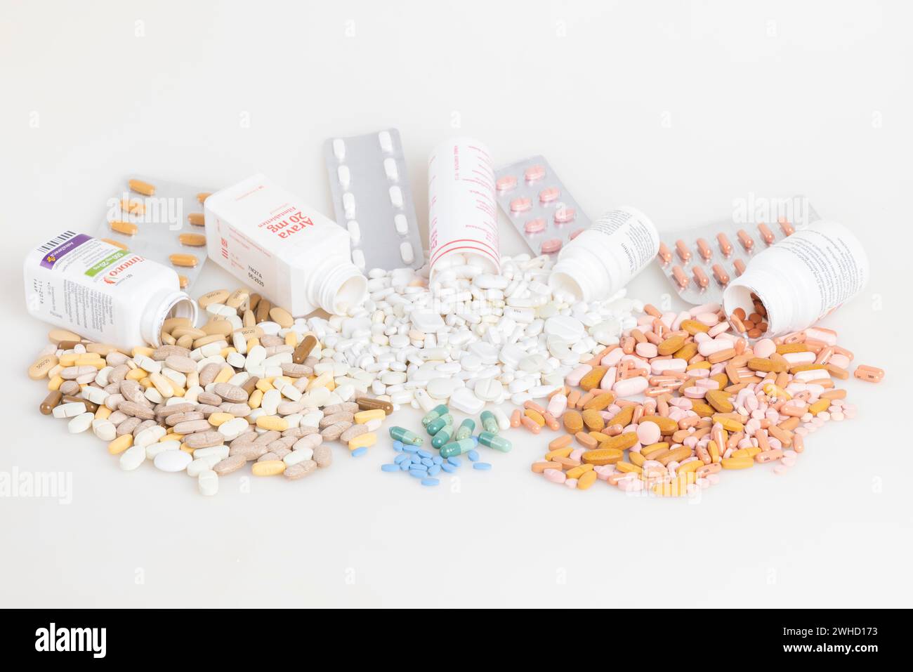Medication bottle hi-res stock photography and images - Alamy