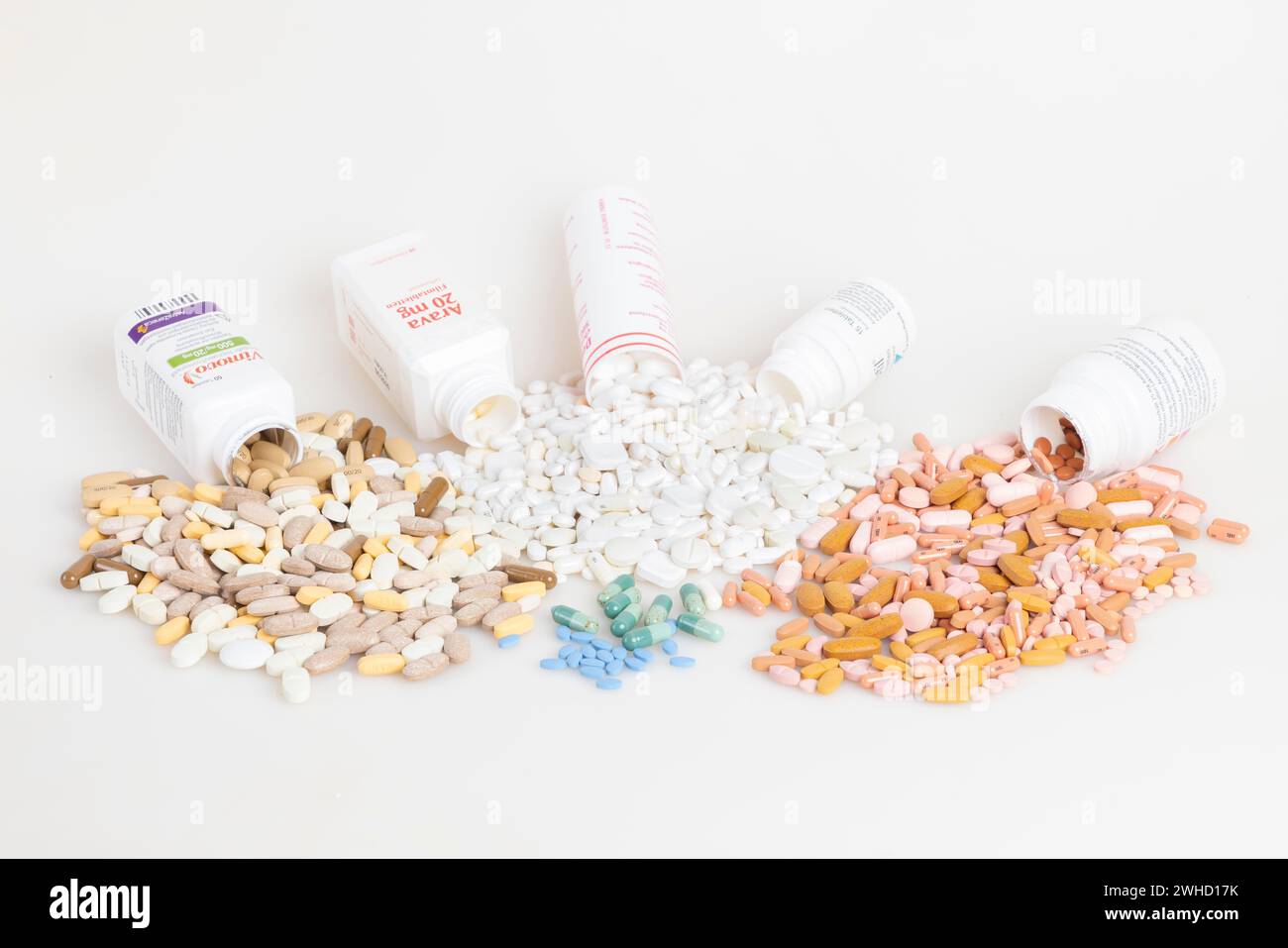 Medication bottle hi-res stock photography and images - Alamy