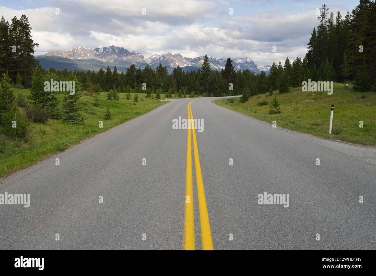 Road Bow Valley Parkway, Banff National Park, Alberta, Canada Stock ...