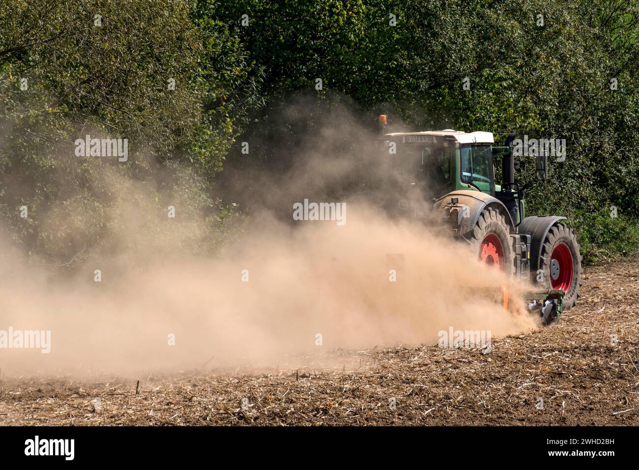 Dust of the earth hi-res stock photography and images - Alamy