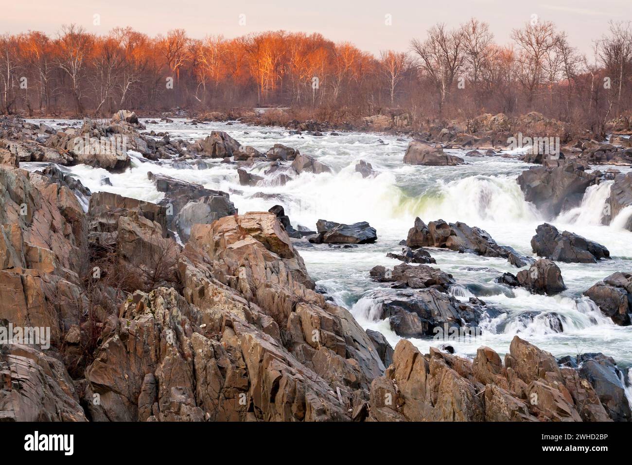 Whitewater rapids and waterfalls on the Potomac River at Great Falls ...