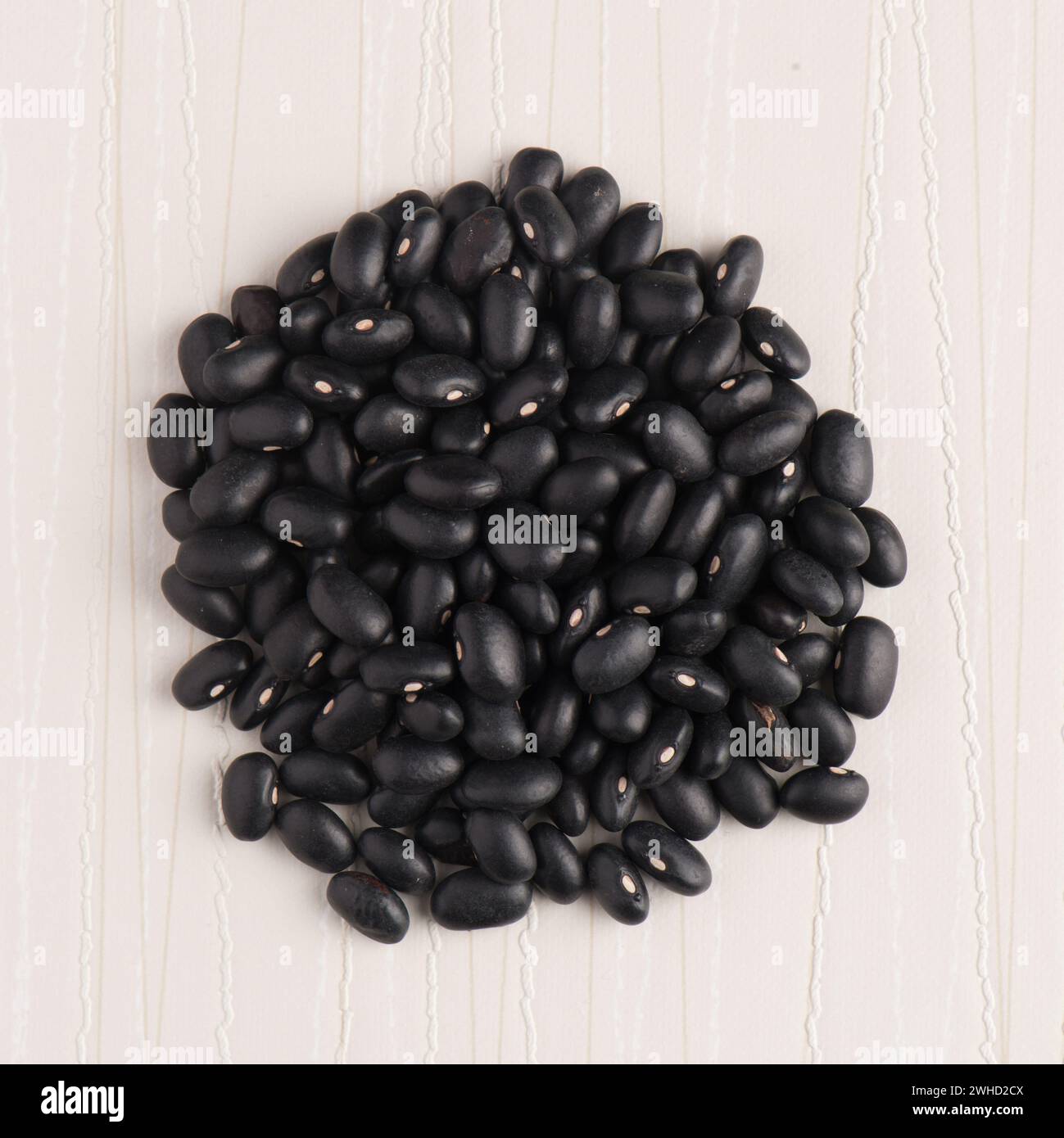 Circle of black beans Stock Photo - Alamy