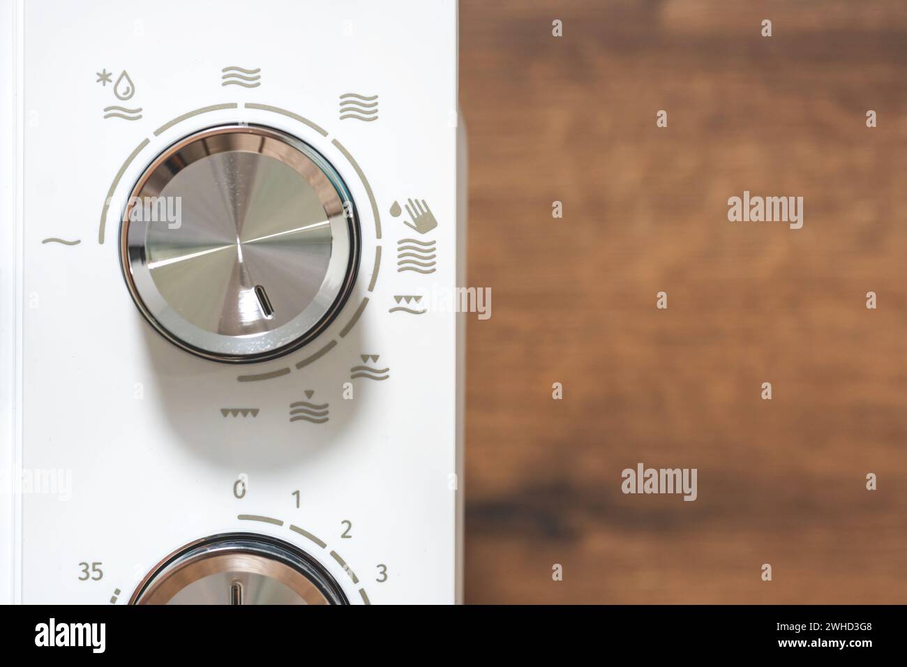 Using microwave oven. power regulator, temperature control. Microwave ...