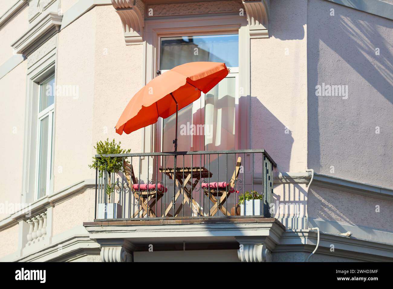 Open balcony hi-res stock photography and images - Alamy