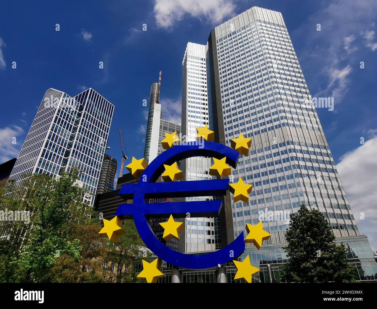 Euro symbol hi-res stock photography and images - Alamy