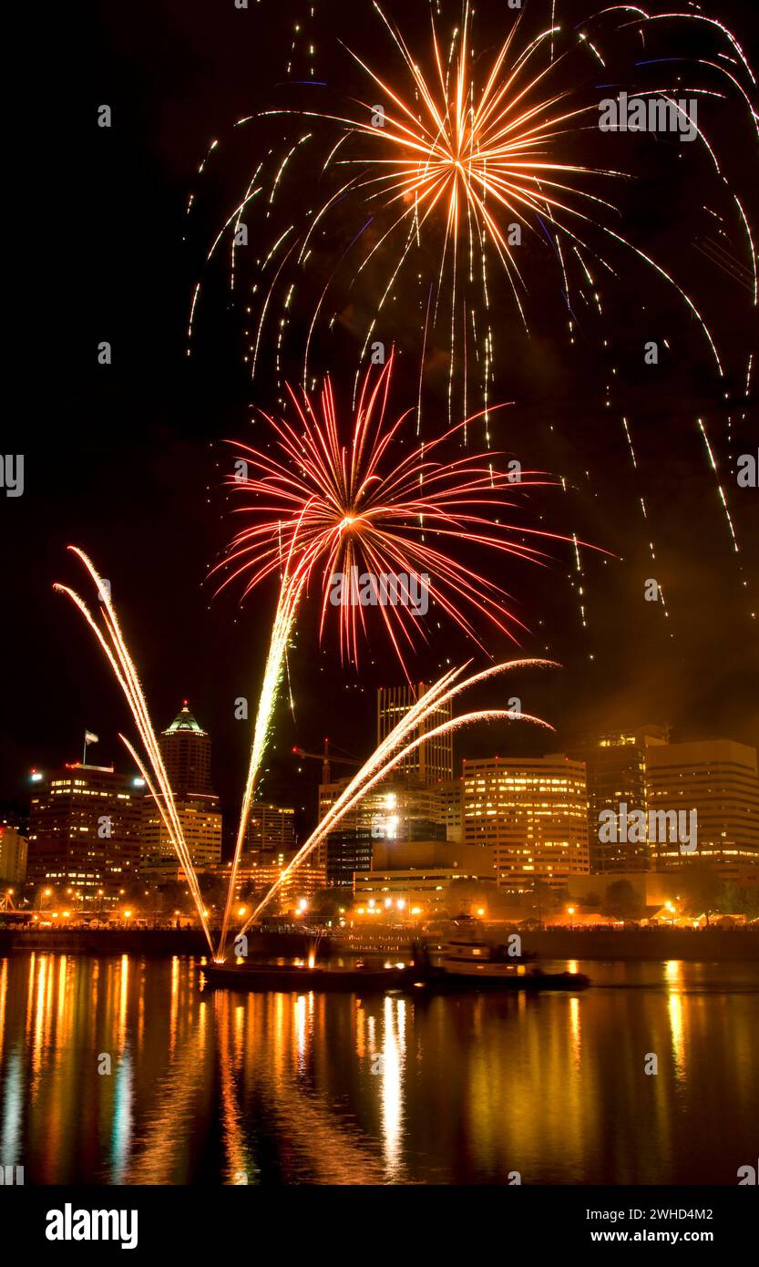 Fireworks during Cinco de Mayo Fiesta, Vera Katz Eastside Esplanade ...