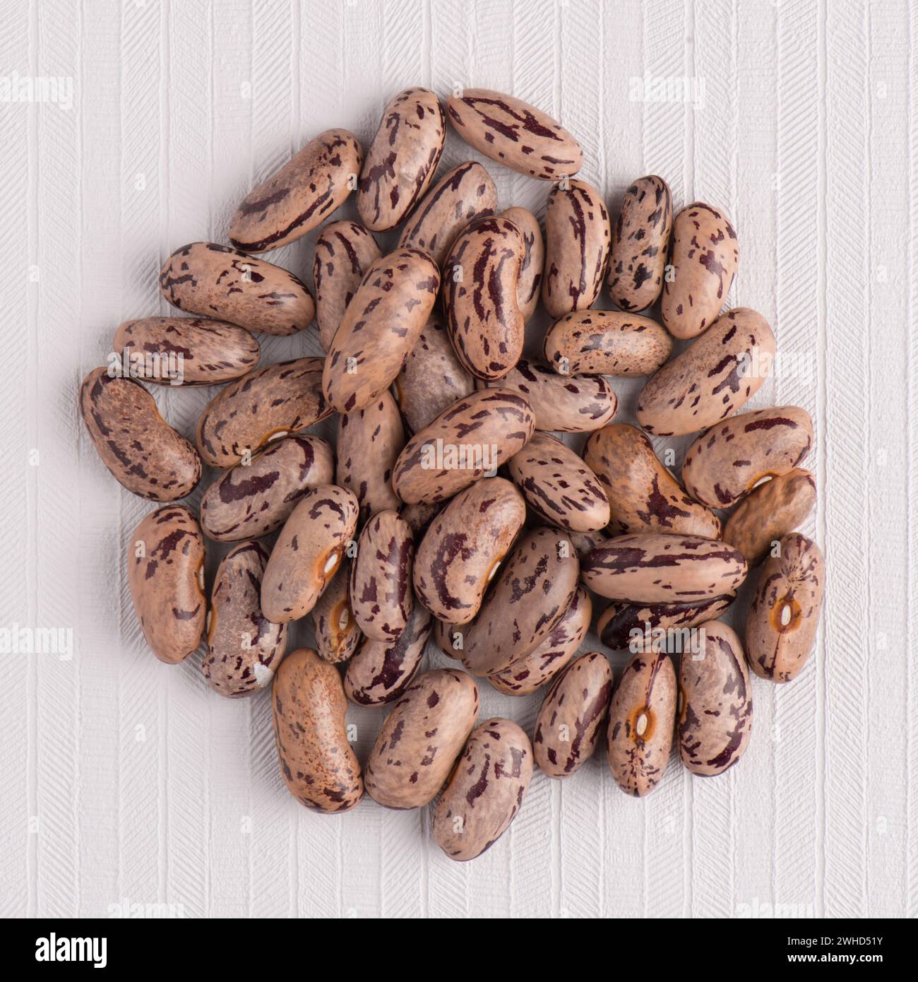Circle of pinto beans Stock Photo - Alamy