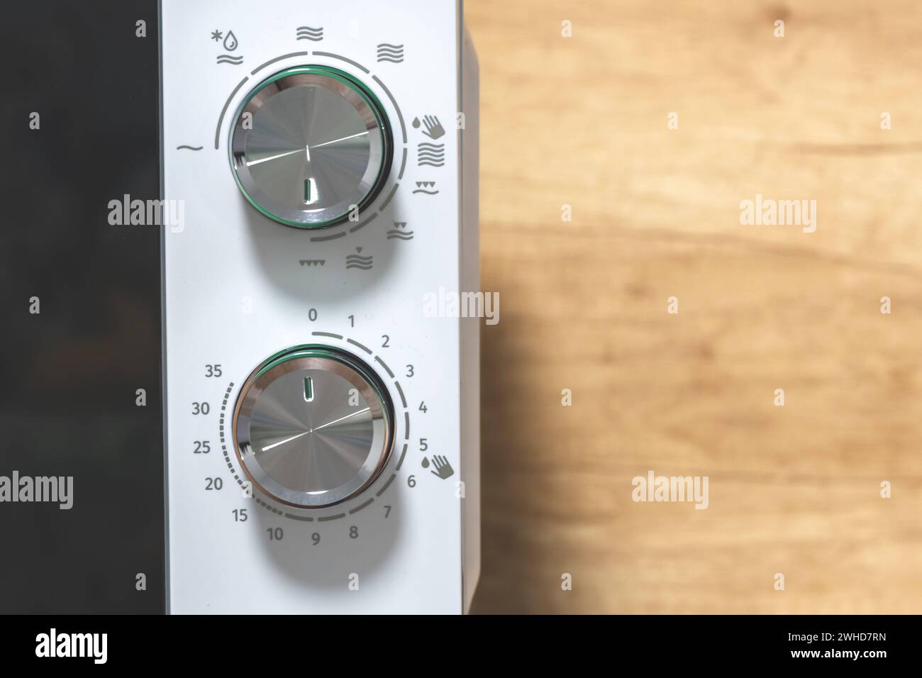 Using microwave oven. power regulator, temperature control. Microwave ...
