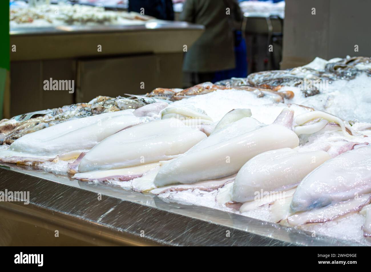 Customers buying fresh seafood mercado hi-res stock photography and ...