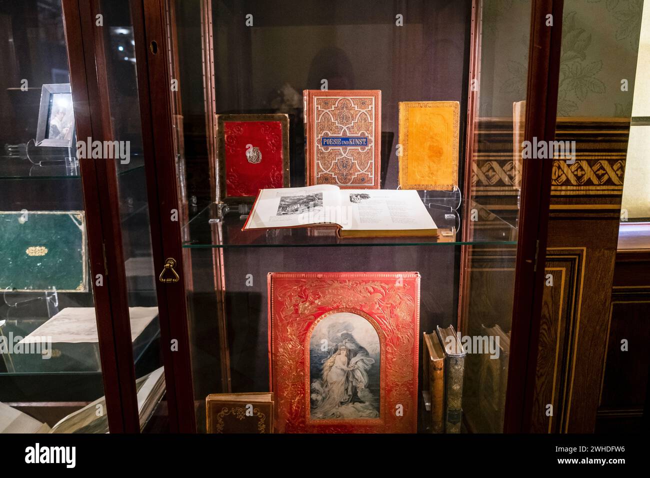 Book history display hi-res stock photography and images - Alamy