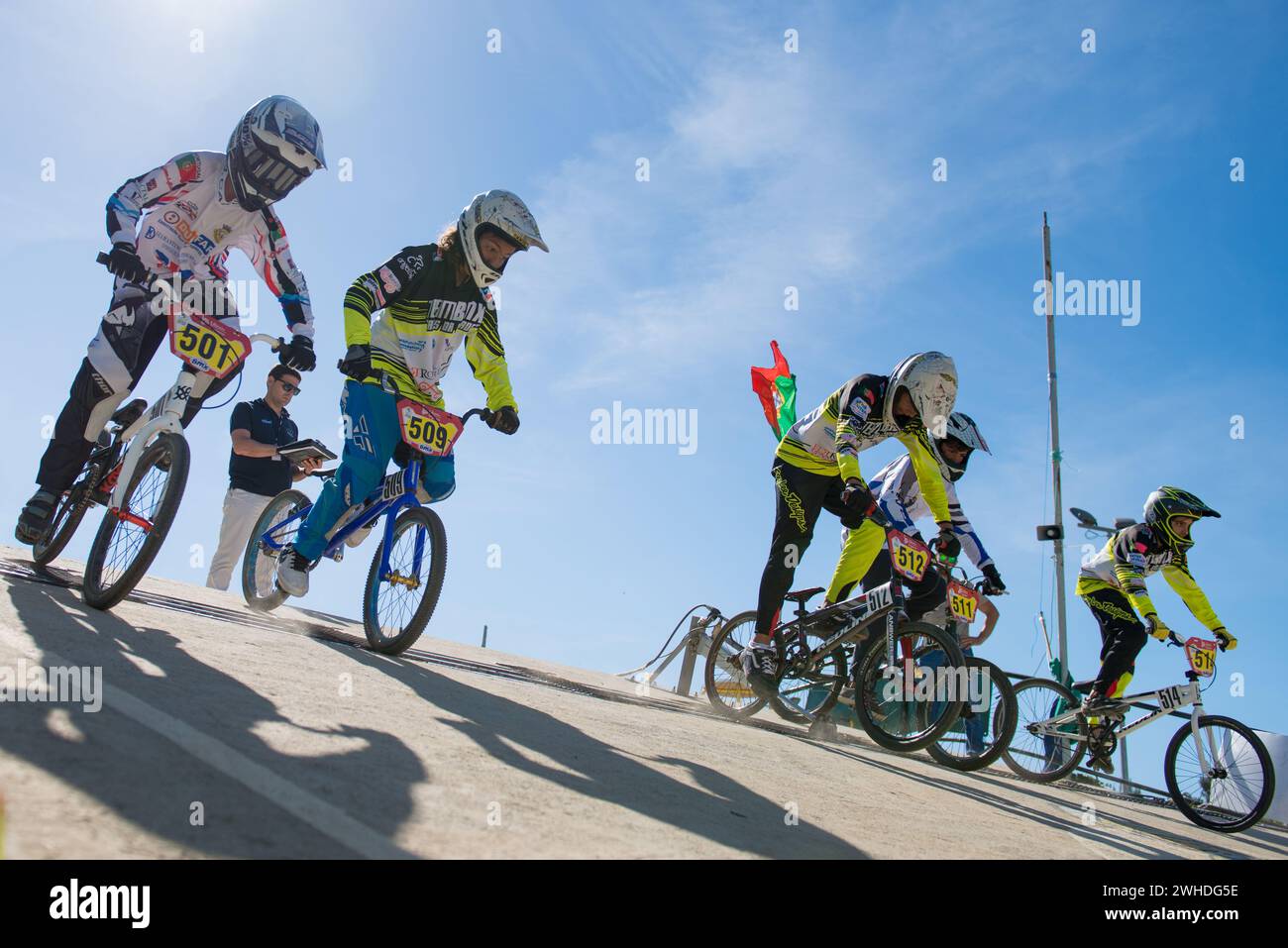 Juvelines racing start Stock Photo - Alamy