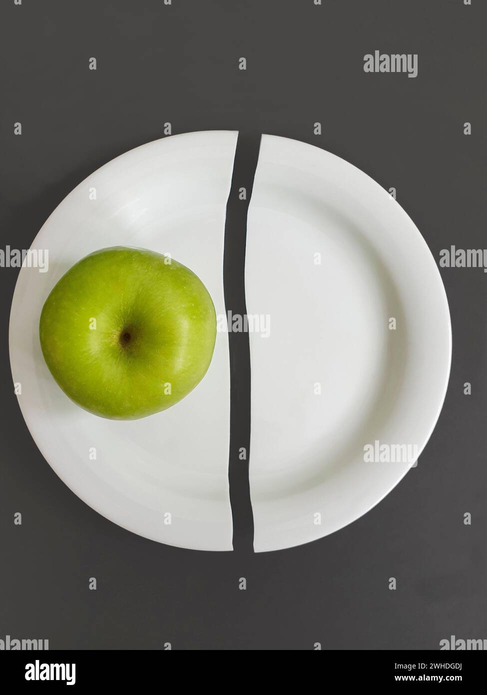 Food in porcelain plate hi-res stock photography and images - Alamy