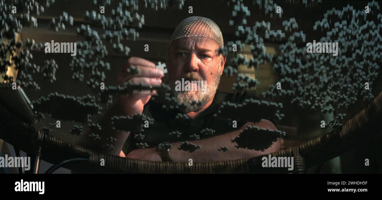 Sleeping Dogs Russell Crowe Stock Photo - Alamy