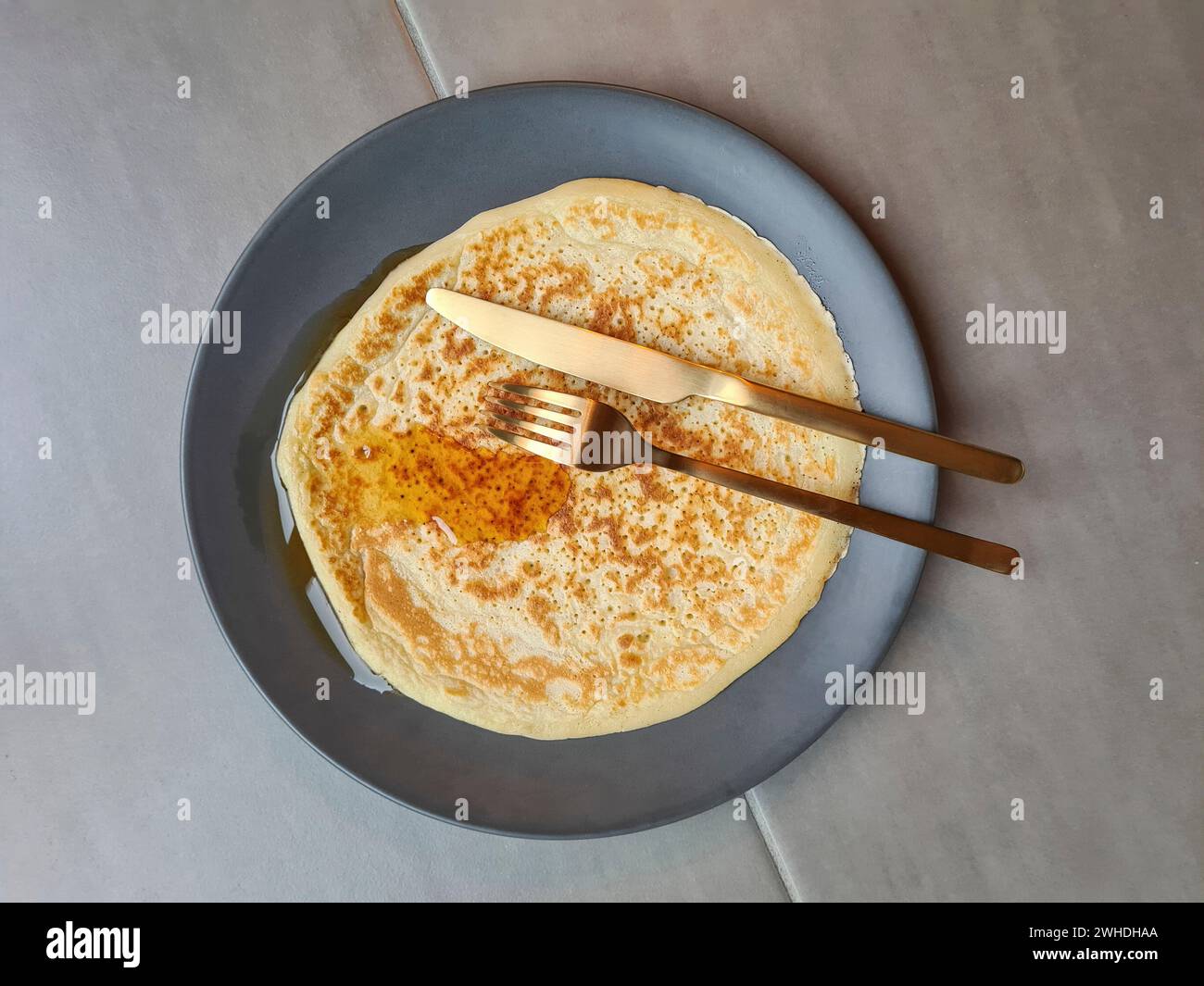 Golden cutlery hi-res stock photography and images - Alamy