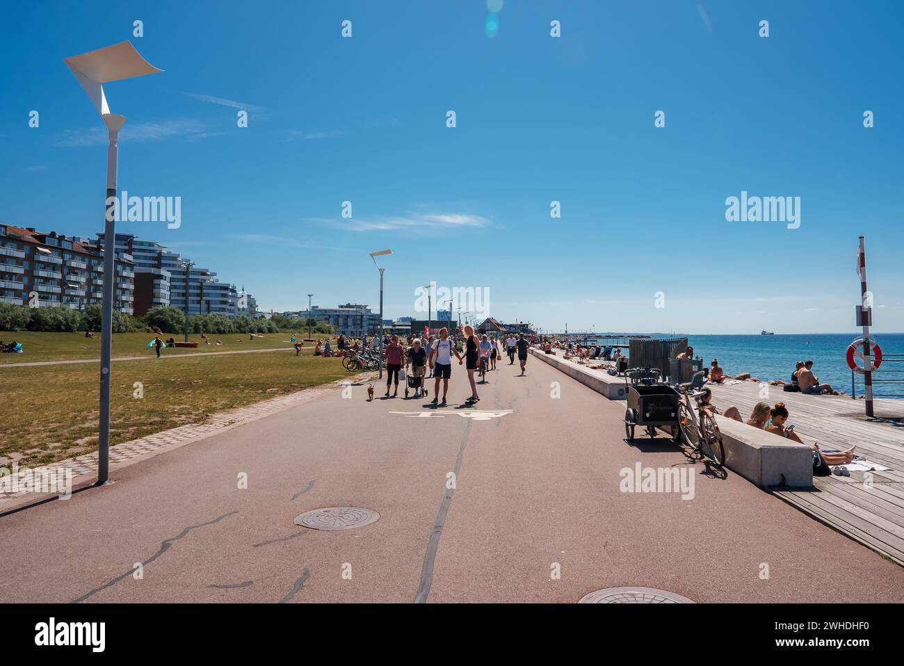 Bustling seaside promenade hi-res stock photography and images - Alamy