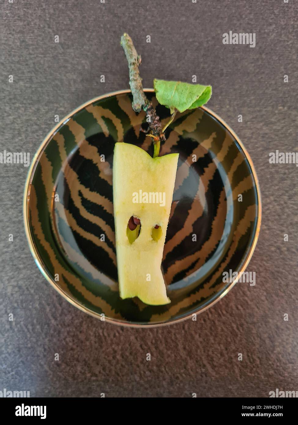 Apple cores hi-res stock photography and images - Alamy