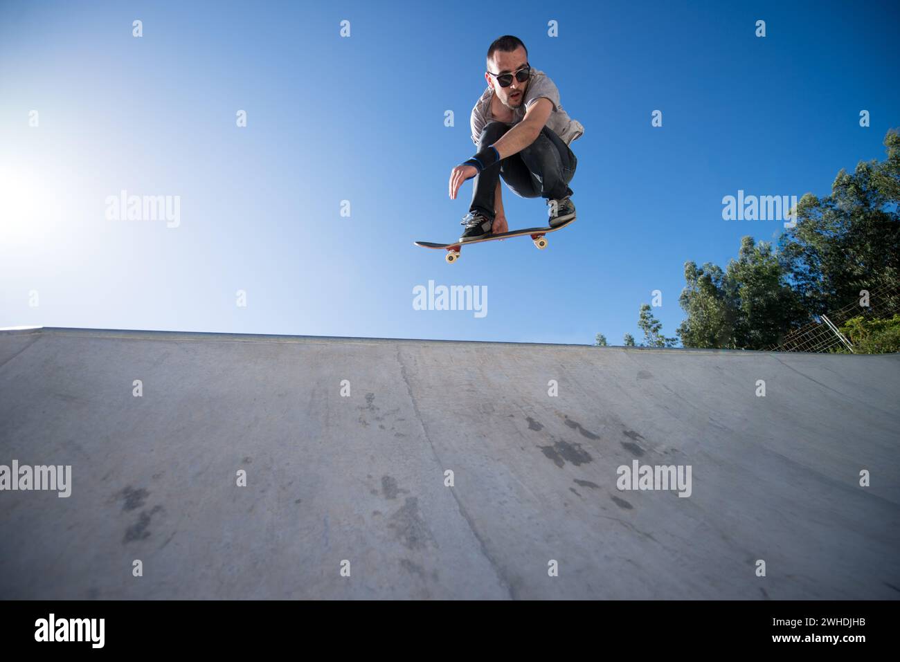 Flying skateboard hi-res stock photography and images - Alamy