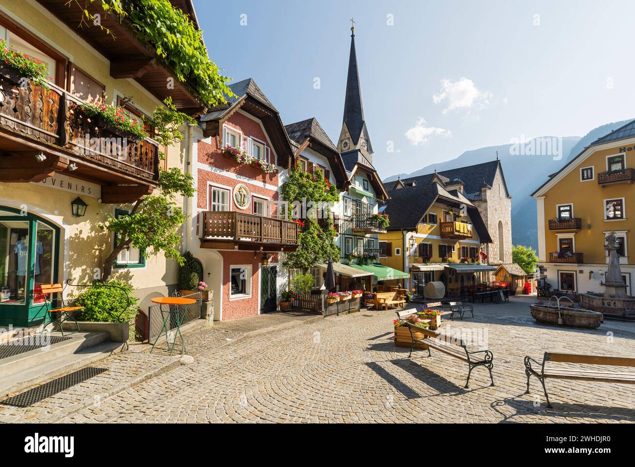 Hallstatt city centre hi-res stock photography and images - Alamy