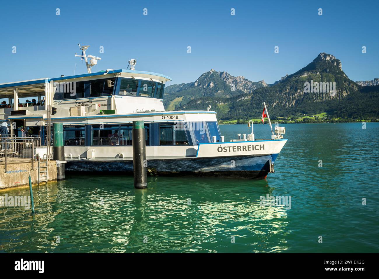 Ship and landing stage on lake wolfgangsee hi-res stock photography and ...