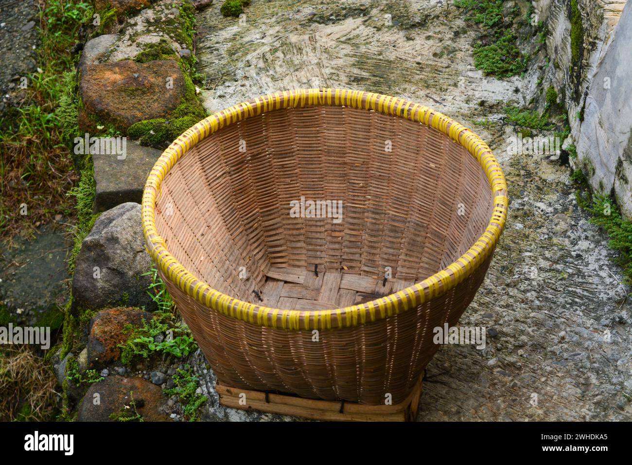 Hand woven bamboo rice basket hi-res stock photography and images - Alamy