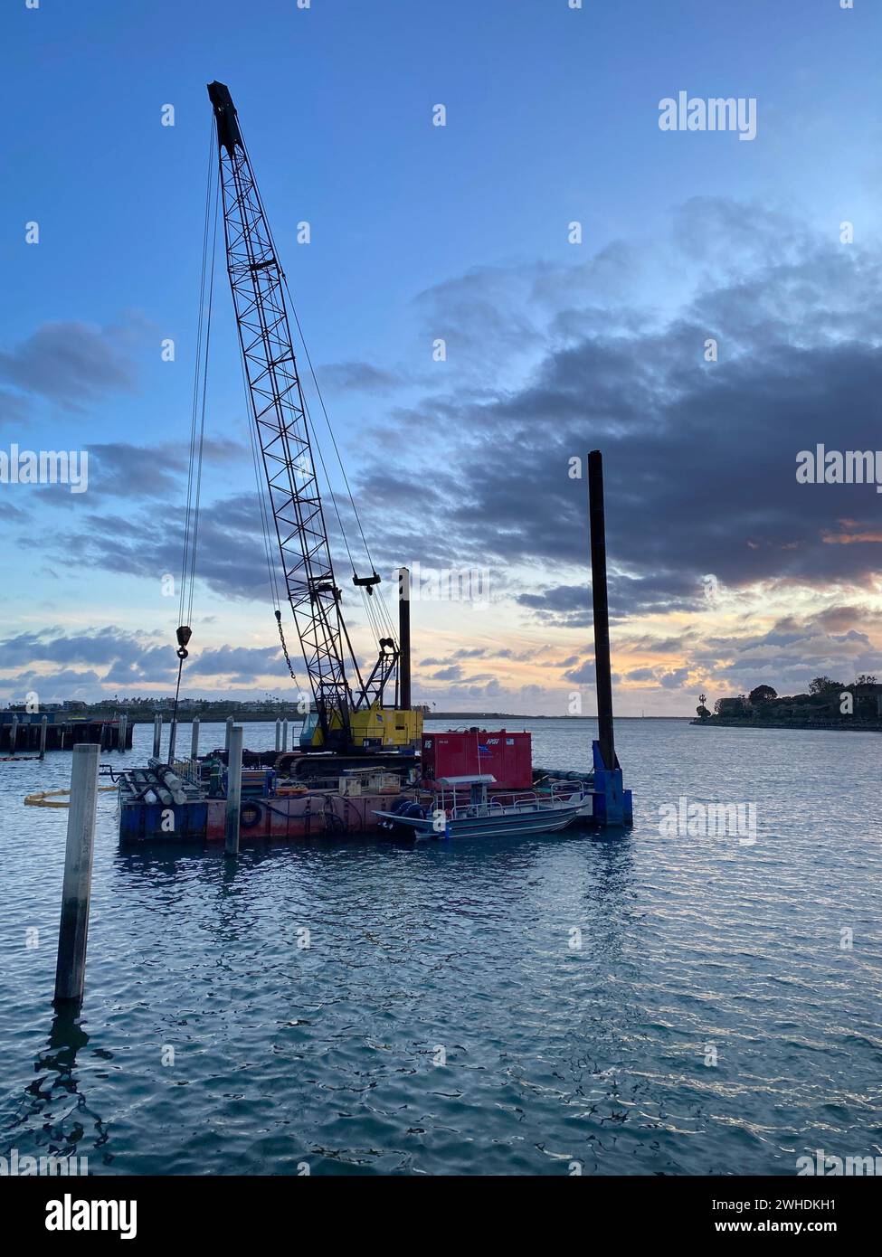 Crane barge hi-res stock photography and images - Alamy