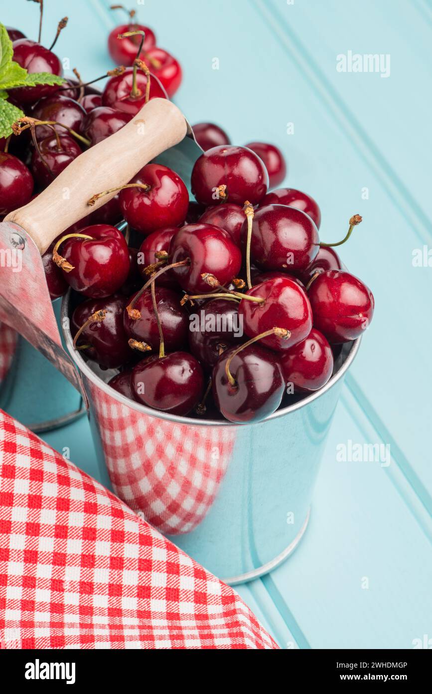 Good eating cherries hi-res stock photography and images - Alamy
