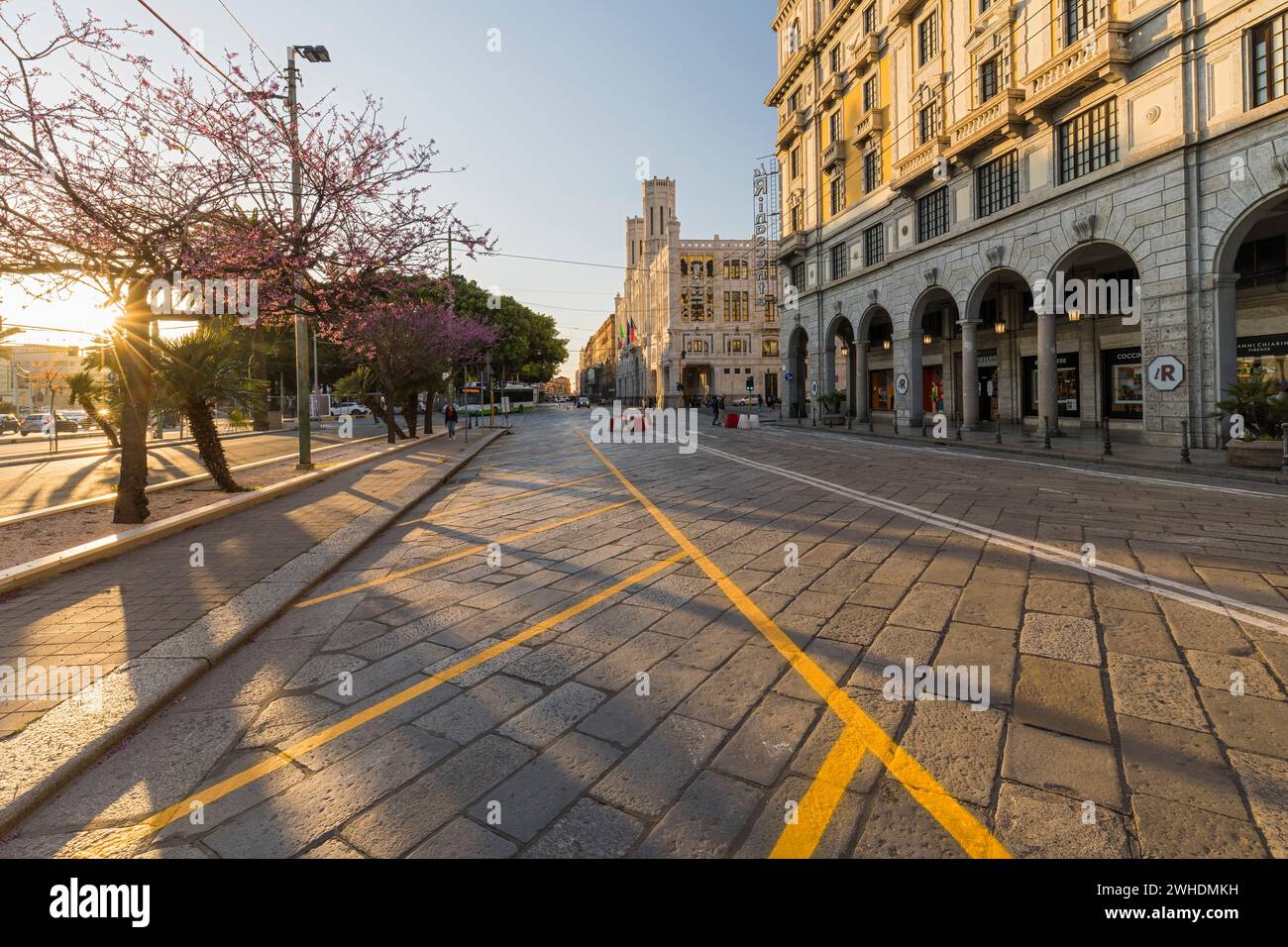 Building on via roma hi-res stock photography and images - Alamy