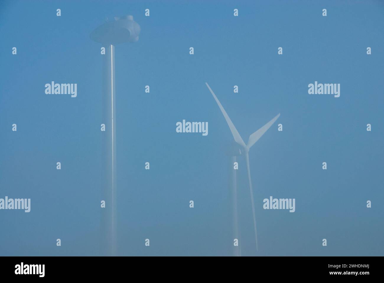 Moderne windmuehlen hi-res stock photography and images - Alamy