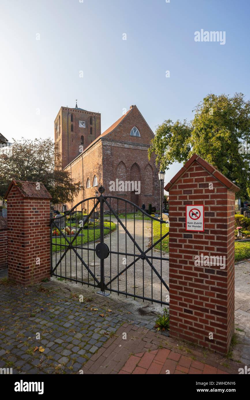 Entrance to the cemetery, St. Mary's Church with Störtebeker tower in ...