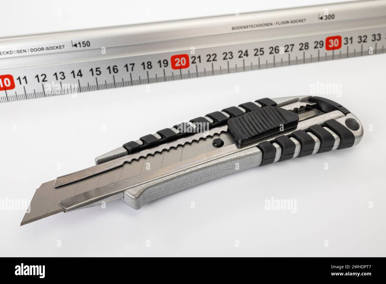 Cutter knife with 18 mm snap-off blade, die-cast aluminum with ...