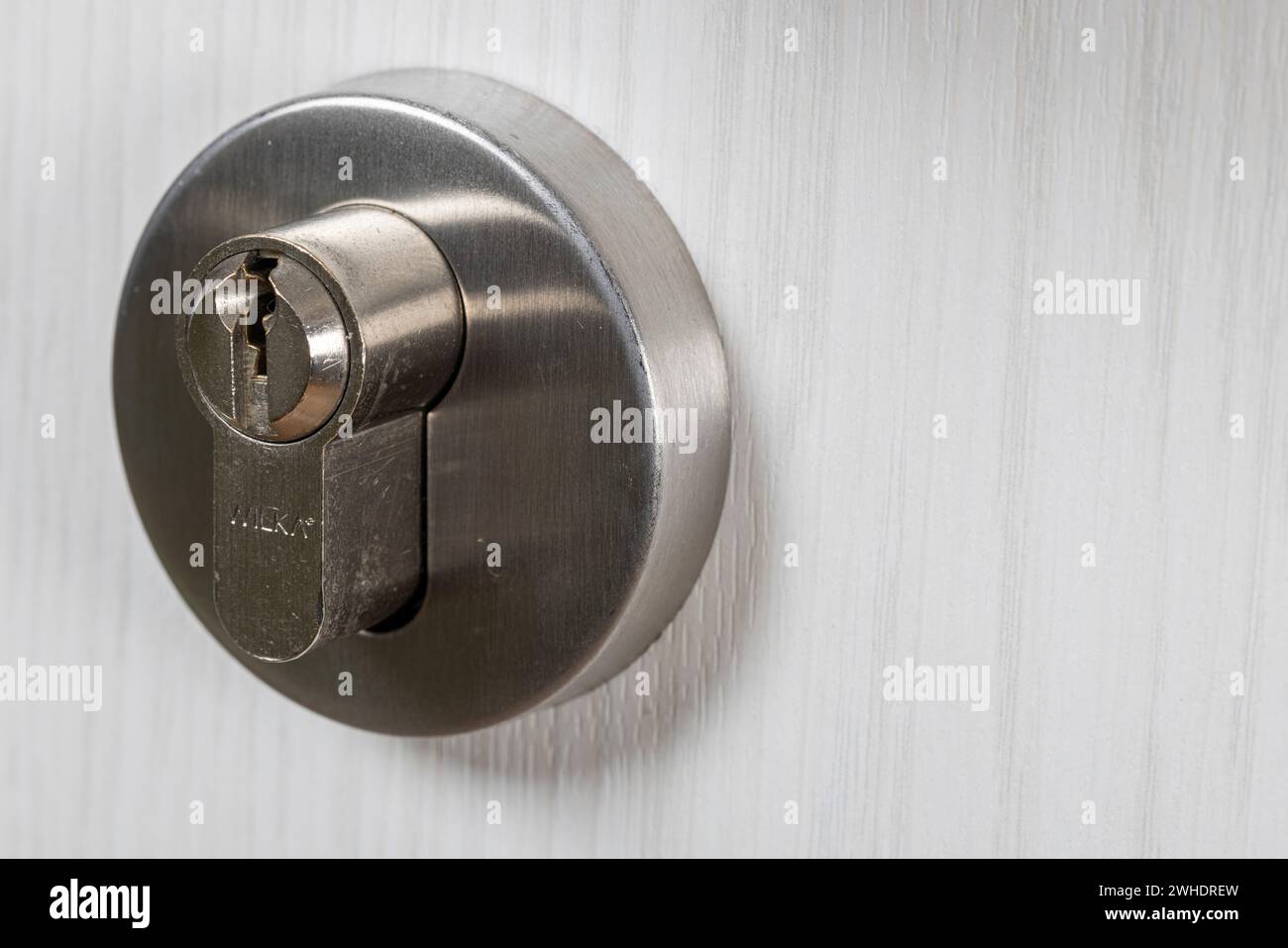 Lock cylinder protruding too far jeopardizes insurance cover, cylinder ...