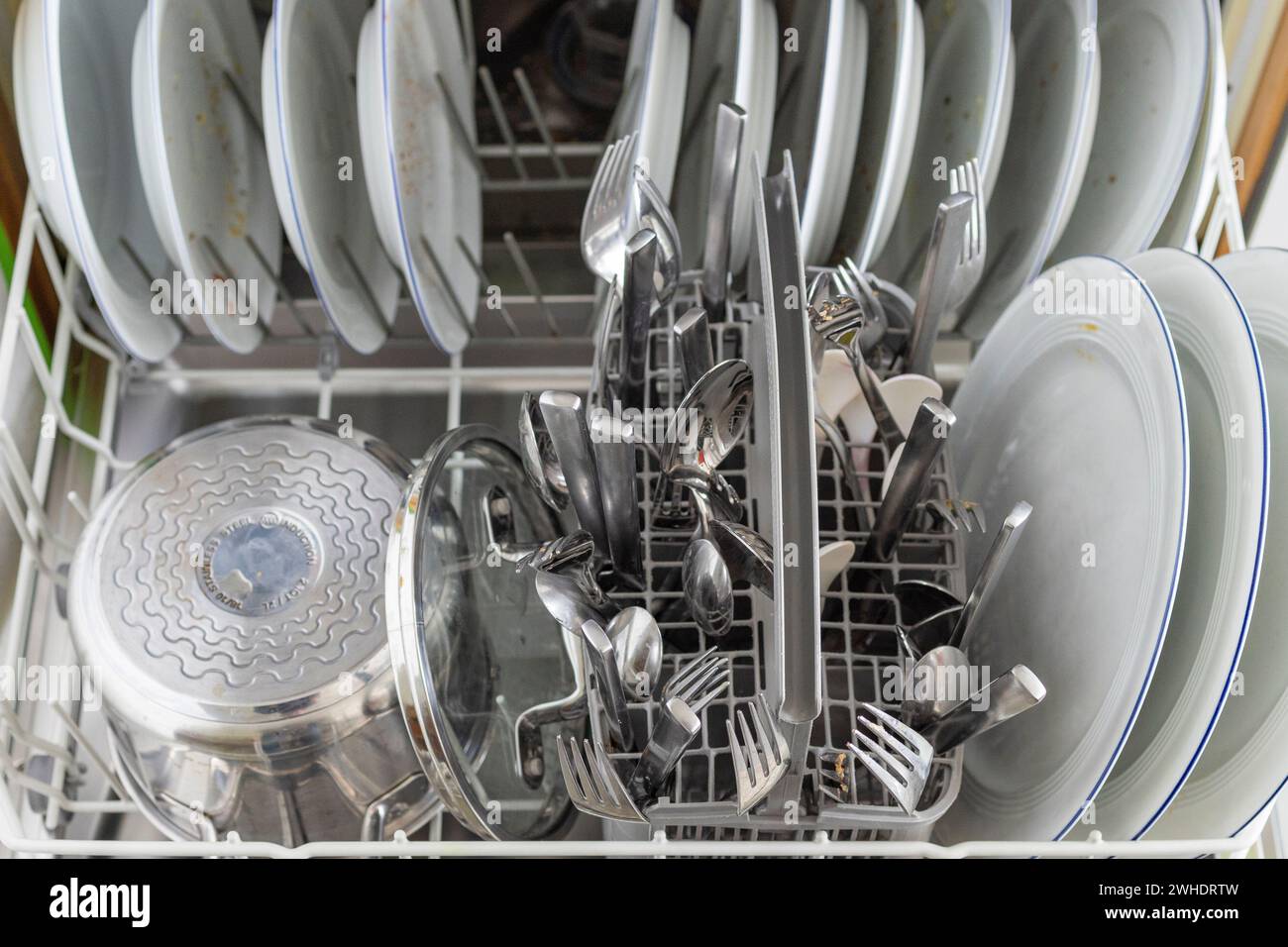 Clean dishes hi-res stock photography and images - Alamy