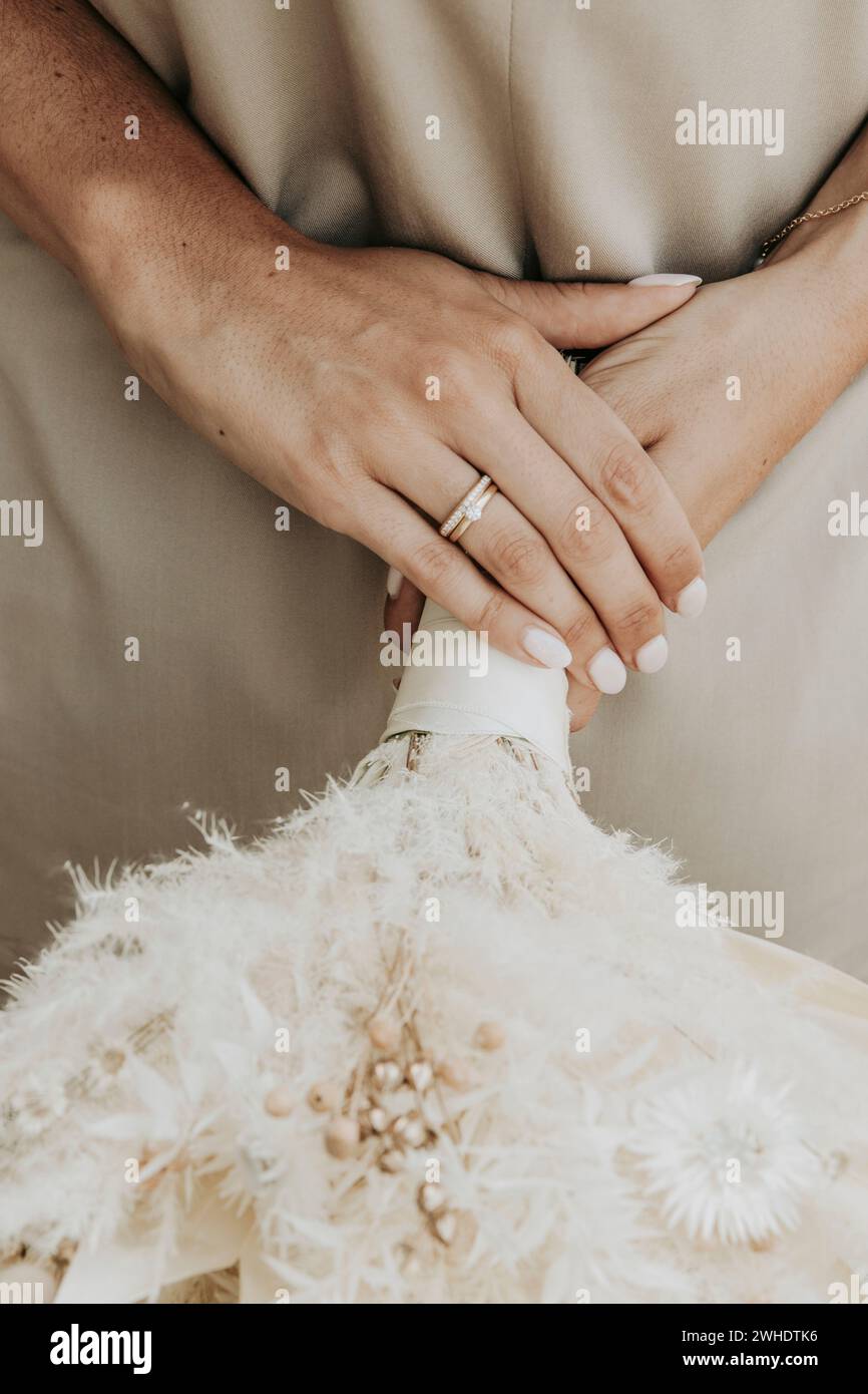 Visible wedding and engagement ring hi-res stock photography and images ...