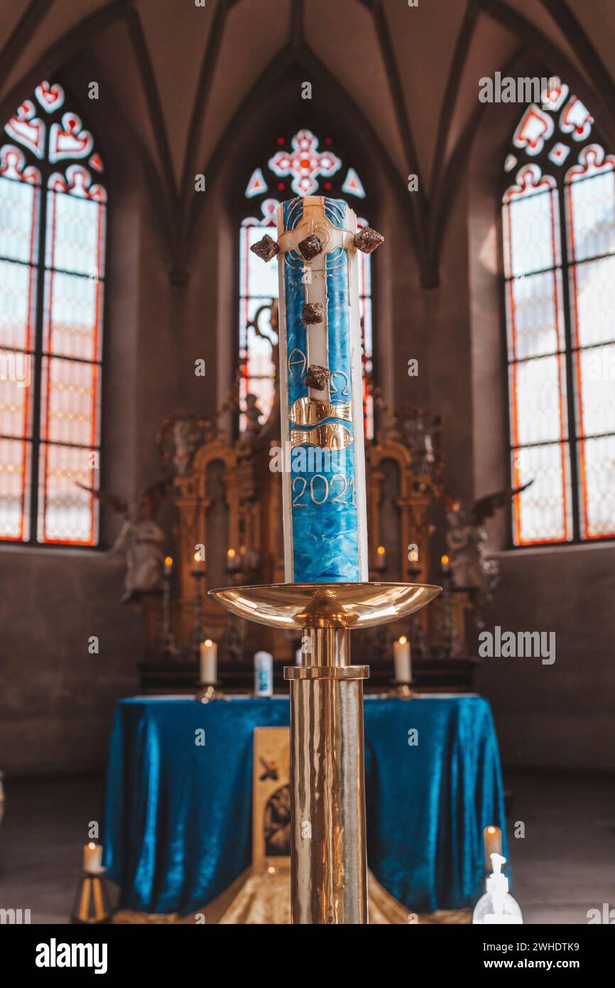 Candle in front of altar in catholic church hi-res stock photography ...