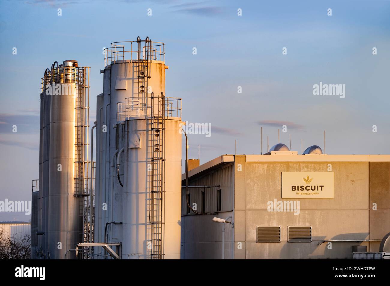 Eco friendly manufacturing plant hi-res stock photography and images ...
