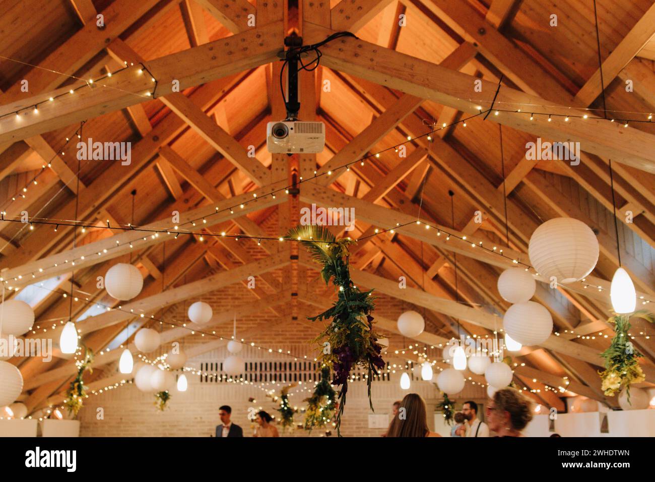 Old barn beams hi-res stock photography and images - Alamy