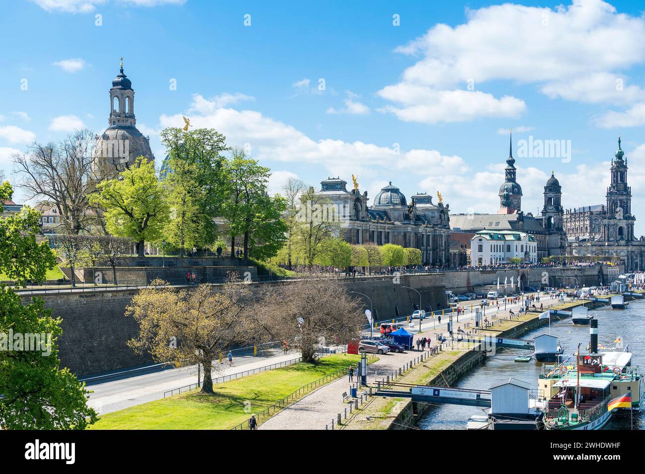 Dresden, Elbe riverbank, view of the Old Town, Brühl's Terrace ...