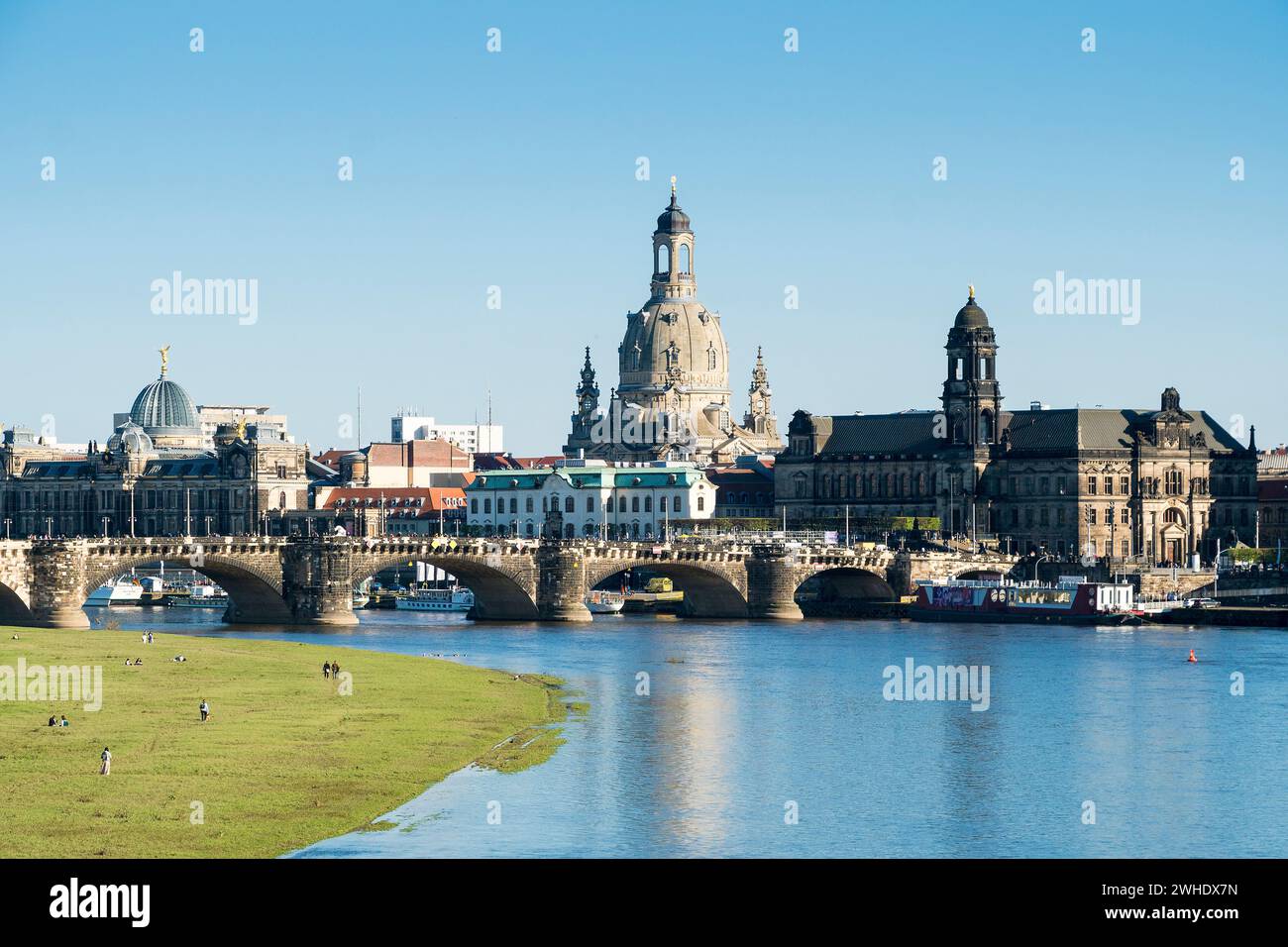 Dresden, Elbe landscape, Königsufer, view of the old town from the ...