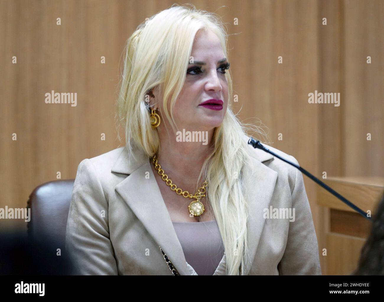 Witness Doris Valdez testifies as Victor Godinez stands trial for the ...