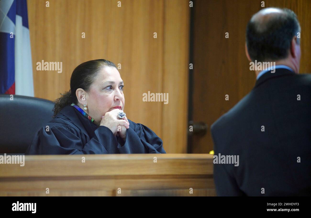 Judge Letty Lopez listen to arguments at the bench from the defensive ...