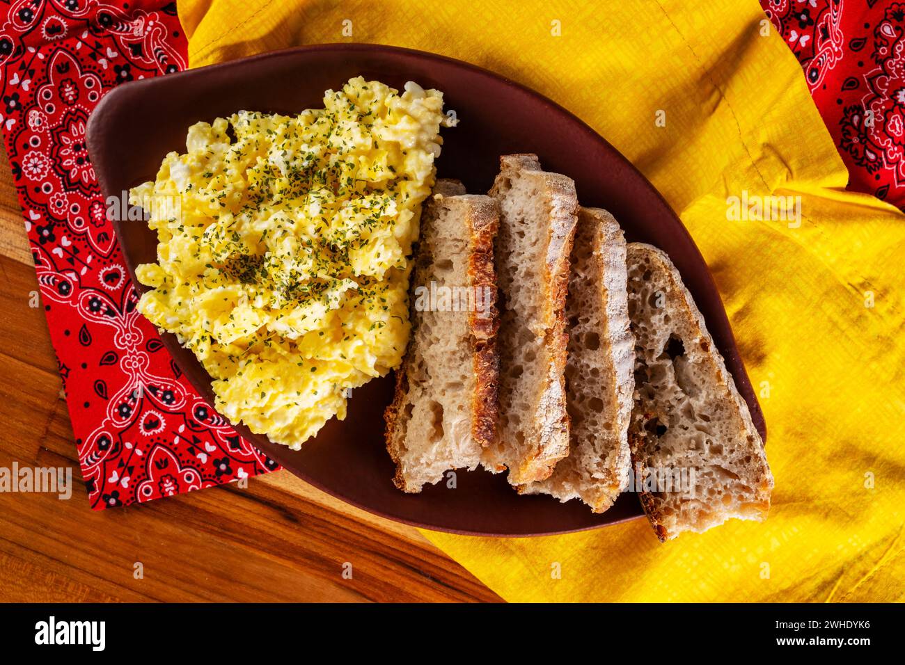 scrambled eggs and slices of artisan bread Stock Photo - Alamy