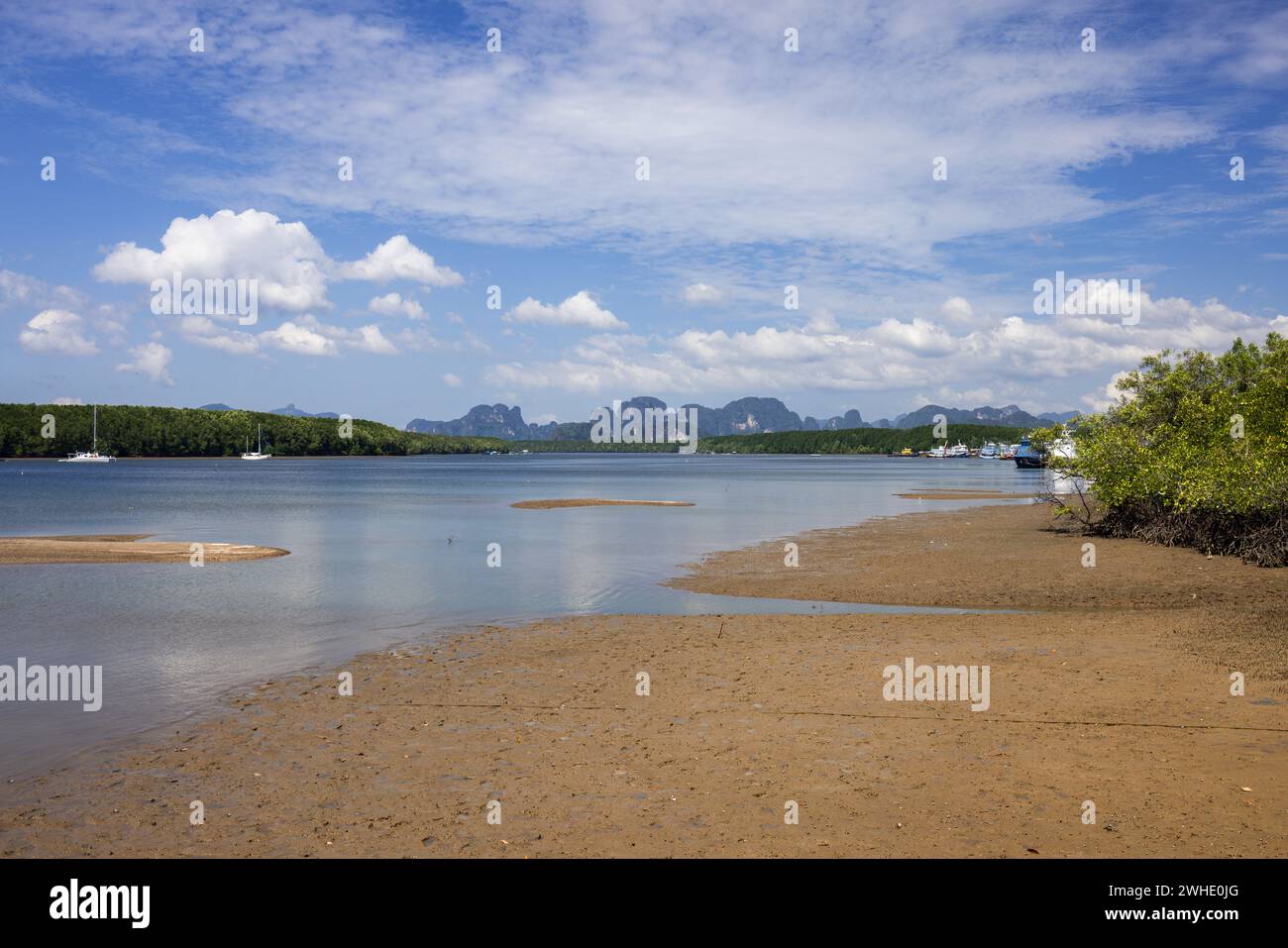 Tranquil seaside view captures hi-res stock photography and images - Alamy