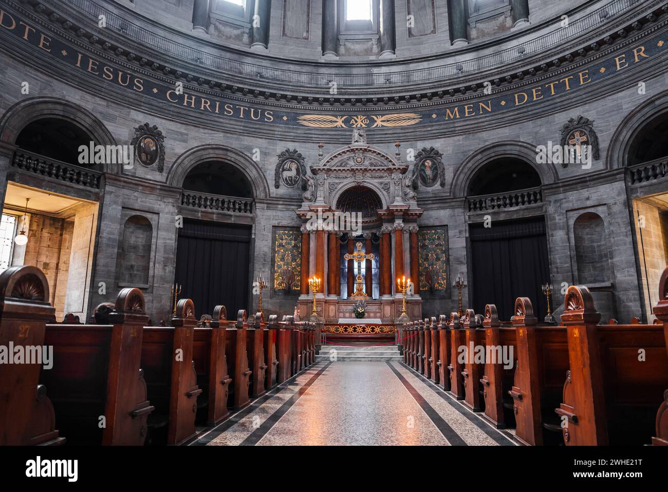 Featuring classical hi-res stock photography and images - Alamy