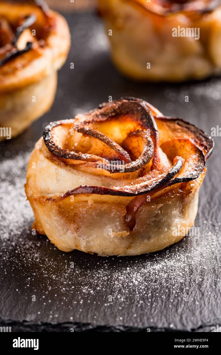 Traditional english apple cake hi-res stock photography and images - Alamy