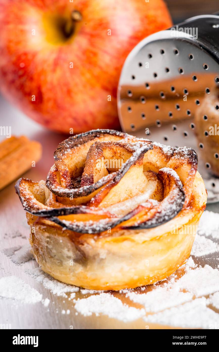 Traditional english apple cake hi-res stock photography and images - Alamy