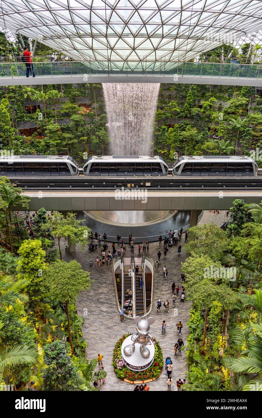 300-foot Rain Vortex at Changi Airport, Singapore Stock Photo - Alamy