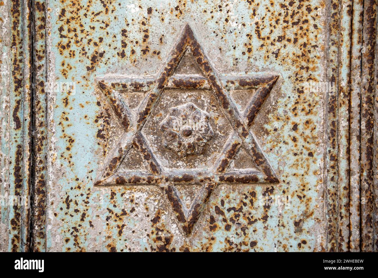 Star of David on old rusty door Stock Photo - Alamy